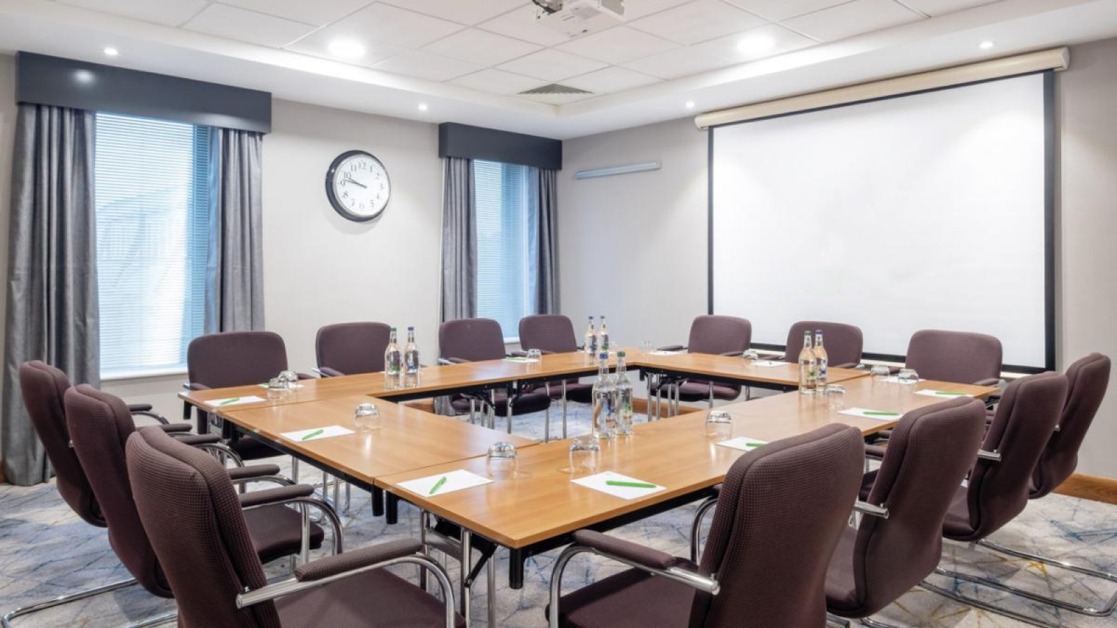 9 Best Meeting Room Layout and Setup Styles | UnSpot